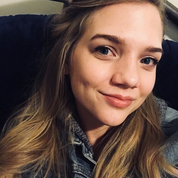 Eva's Closet (@eva_lewellen) | Poshmark